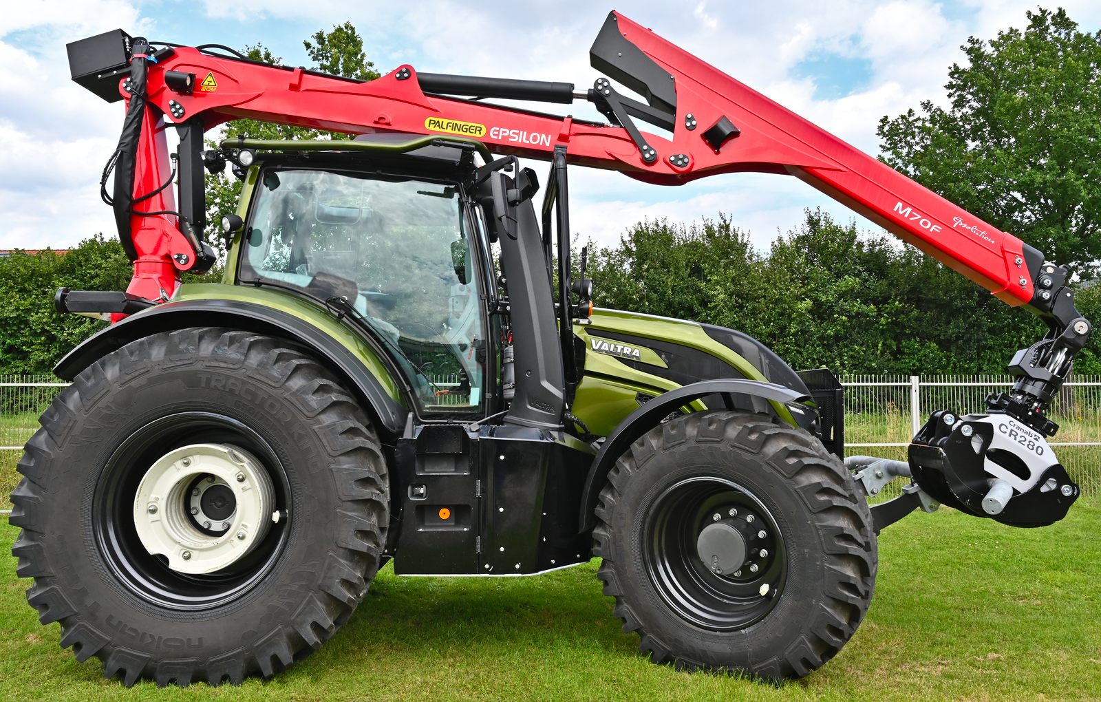 Forsttechnik die wir fertigen mit Valtra Traktoren